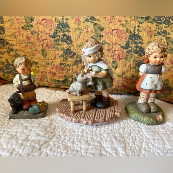 Goebel | Art | Three 99s Goebel In Excellent Condition | Poshmark